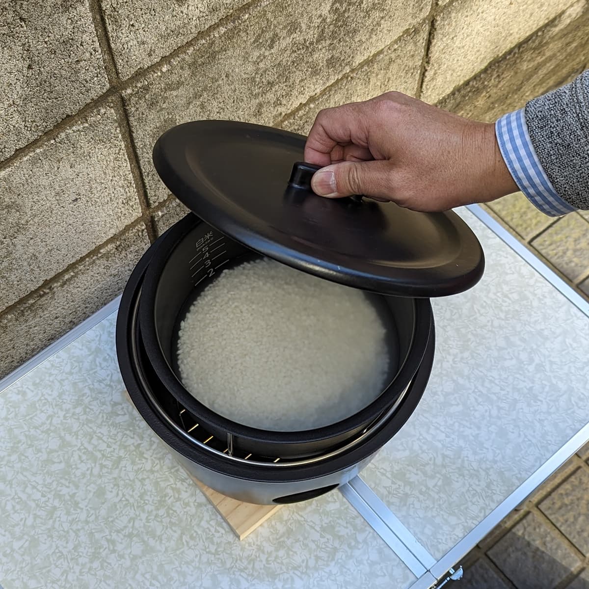 〈レビュー〉ご飯がマジうまいっ！電気でもない、ガスでもない、新聞紙だけで炊いたのに.. - MONOCOTO｜ モノがわかる コトが見える｜モノコト