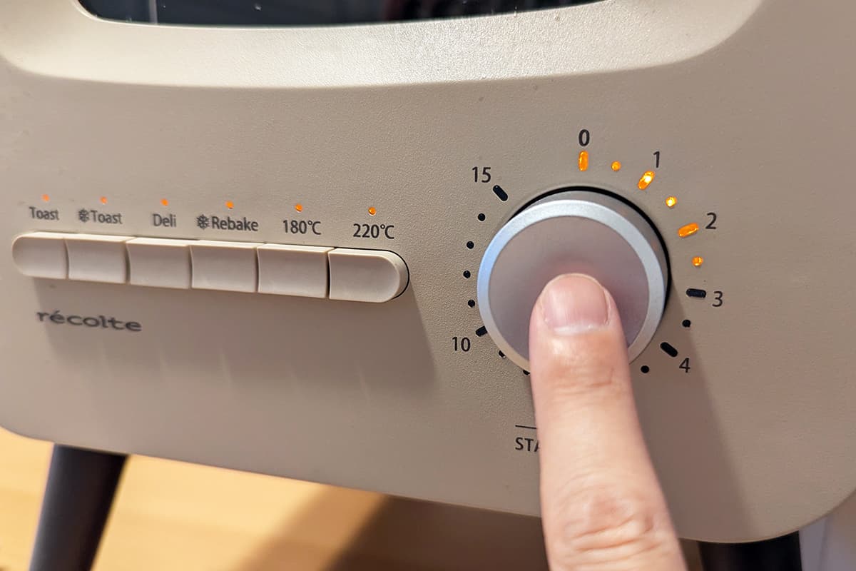 〈レビュー〉まるで脚付き家具のようなトースターを使ってみたら 独自のスライドラックが便利すぎた！ - MONOCOTO｜ モノがわかる コトが ...