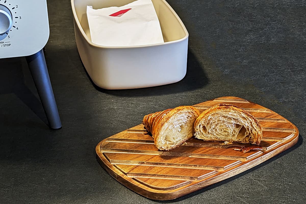 〈レビュー〉まるで脚付き家具のようなトースターを使ってみたら 独自のスライドラックが便利すぎた！ - MONOCOTO｜ モノがわかる コトが ...