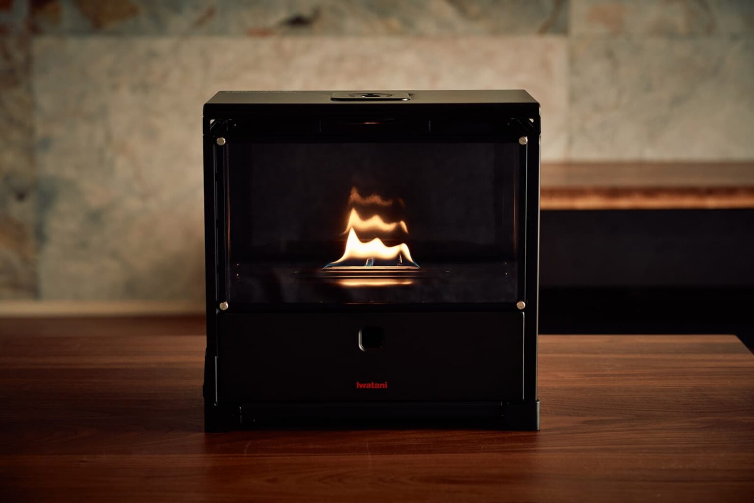 [岩谷産業]カセットガス式で手軽に炎を楽しむ、新ジャンルのインテリア暖炉「MYDANRO」を発売 - MONOCOTO｜ モノがわかる コトが見える｜モノコト