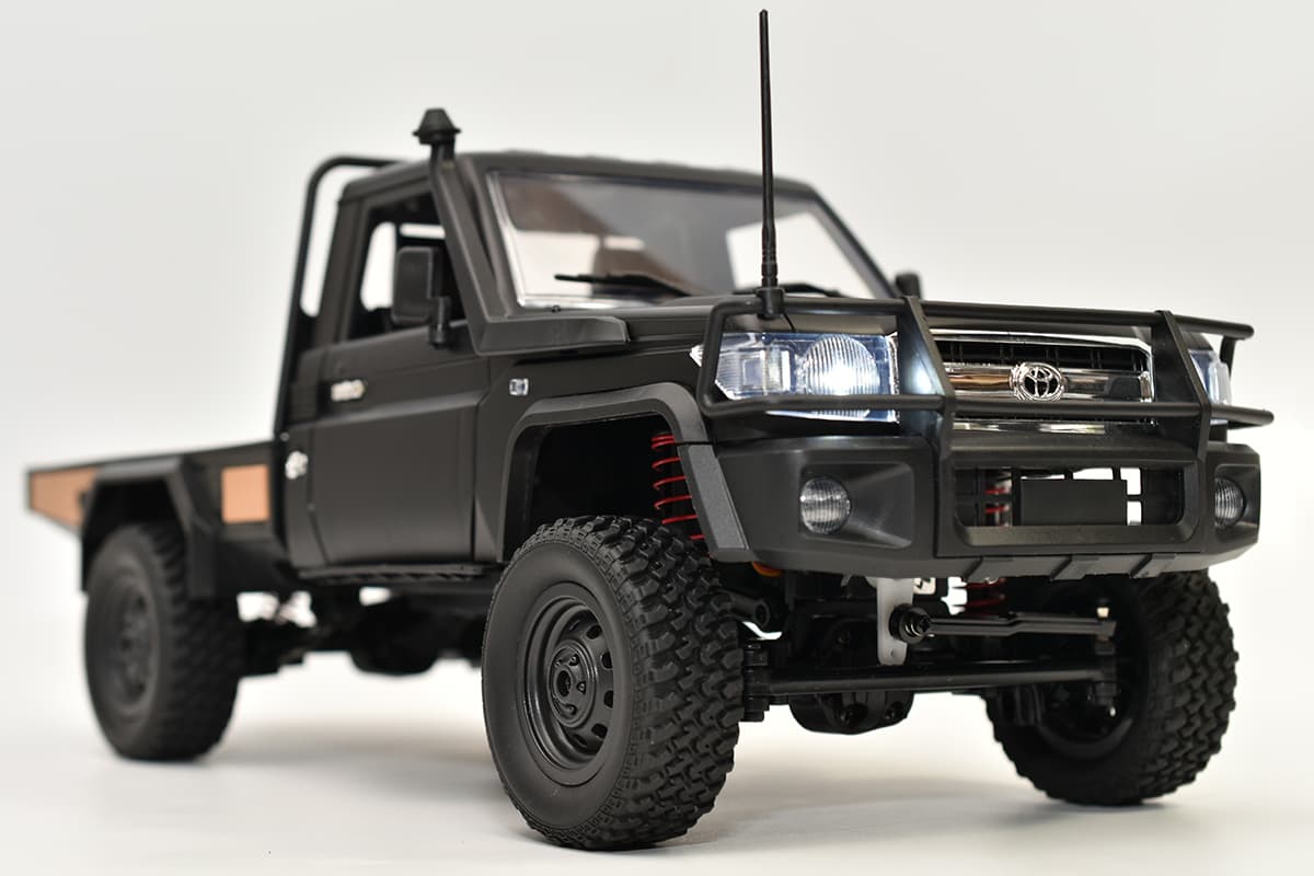[RAYWOOD]実車さながらのRCカー間もなく発売！ 人気のトヨタ・ランクルとランドローバー・ディフェンダーで大自然を駆け抜ける - MONOCOTO｜ モノがわかる コトが見える｜モノコト