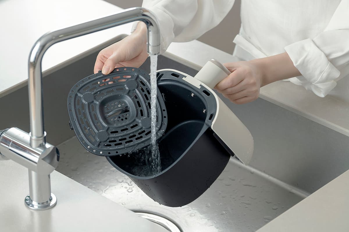 [アイリスオーヤマ]スチームモードを搭載エアフライヤー発売！ 油を使わいからカロリーを抑えられるのに、ジューシーに仕上げられる | MONOCOTO｜ モノがわかる コトが見える｜モノコト